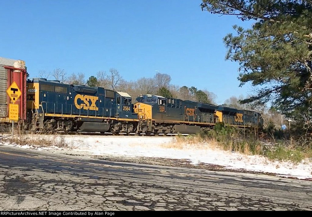CSX ES44AC-H 889, ET44AH 3396, and GP38-2 2564